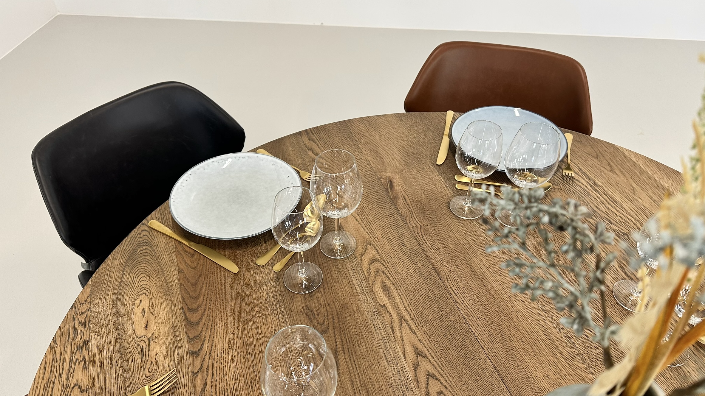 Spisebordsstole i læder – stil og komfort til din spisestue